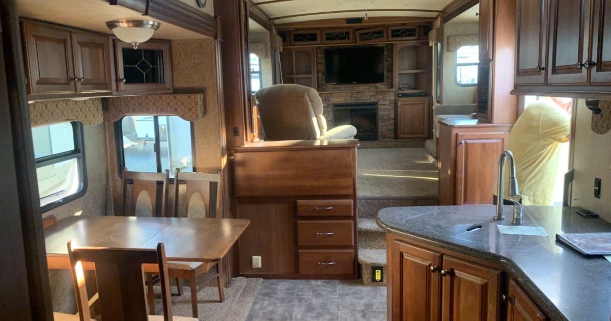 2013 Infinity Infinity Fifth Wheel Fifth-wheel Rental in Yucaipa, CA ...