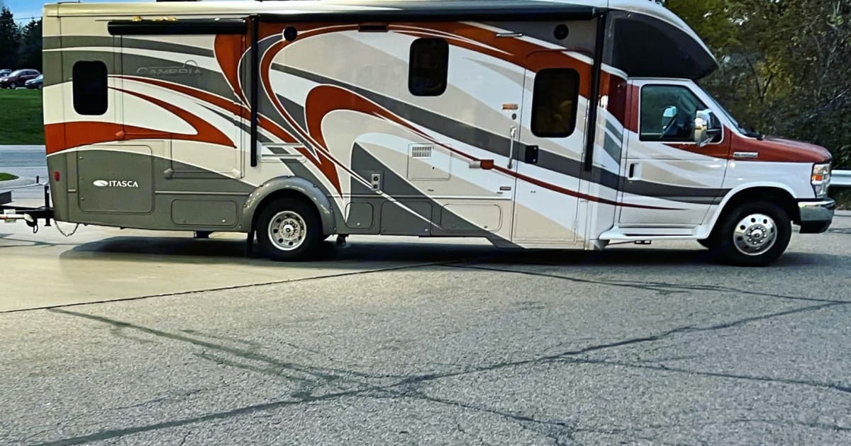 2014 Itasca Cambria Class C Rental in Canadian Lakes, MI | Outdoorsy