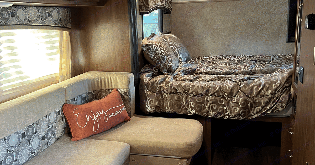 2017 Jayco Hummingbird Travel trailer Rental in Pensacola, FL | Outdoorsy