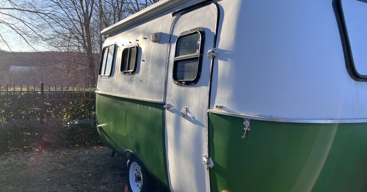 1990 Scamp 16' Travel trailer Rental in Tolland, CT | Outdoorsy