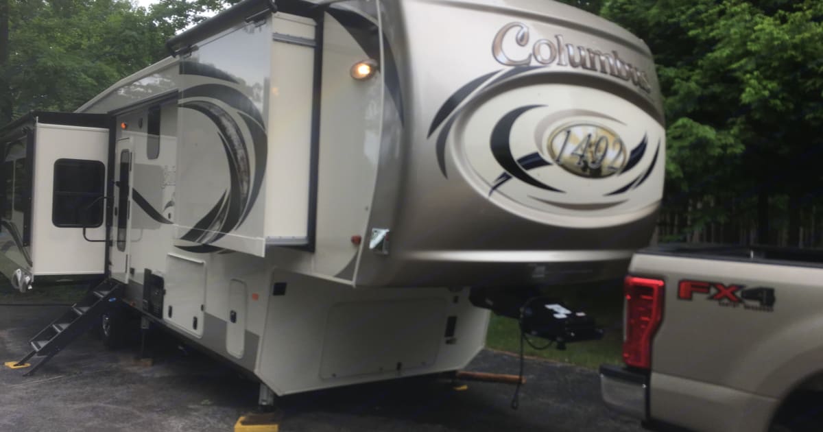 2018 Forest River Palomino Columbus Fifth-wheel Rental in Ludington, MI ...