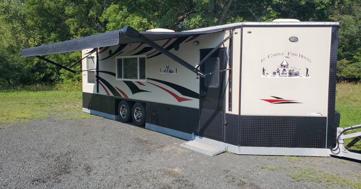 2019 Ice Castle 24' Platinum Plus Travel trailer Rental in Dresser, WI ...