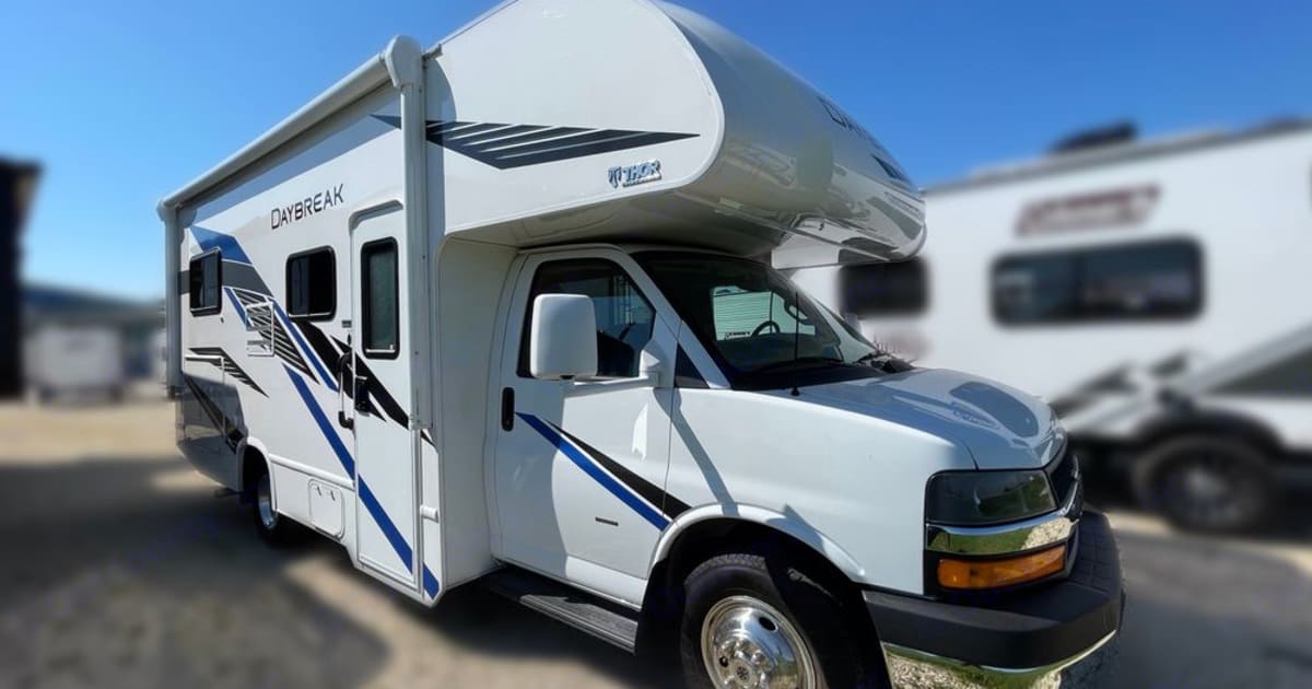 2021 Thor Motor Coach Daybreak Class C Rental in Bartlett, IL | Outdoorsy