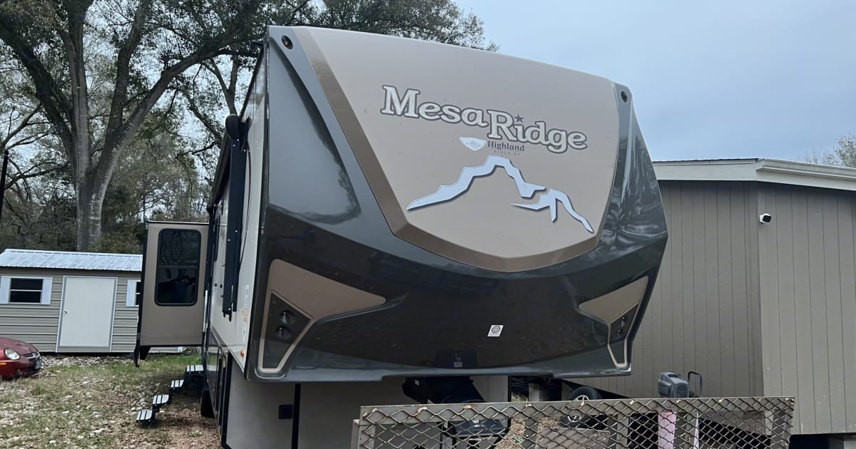 2017 Highland Ridge RV Mesa Ridge Fifth-wheel Rental in La Grange, TX ...