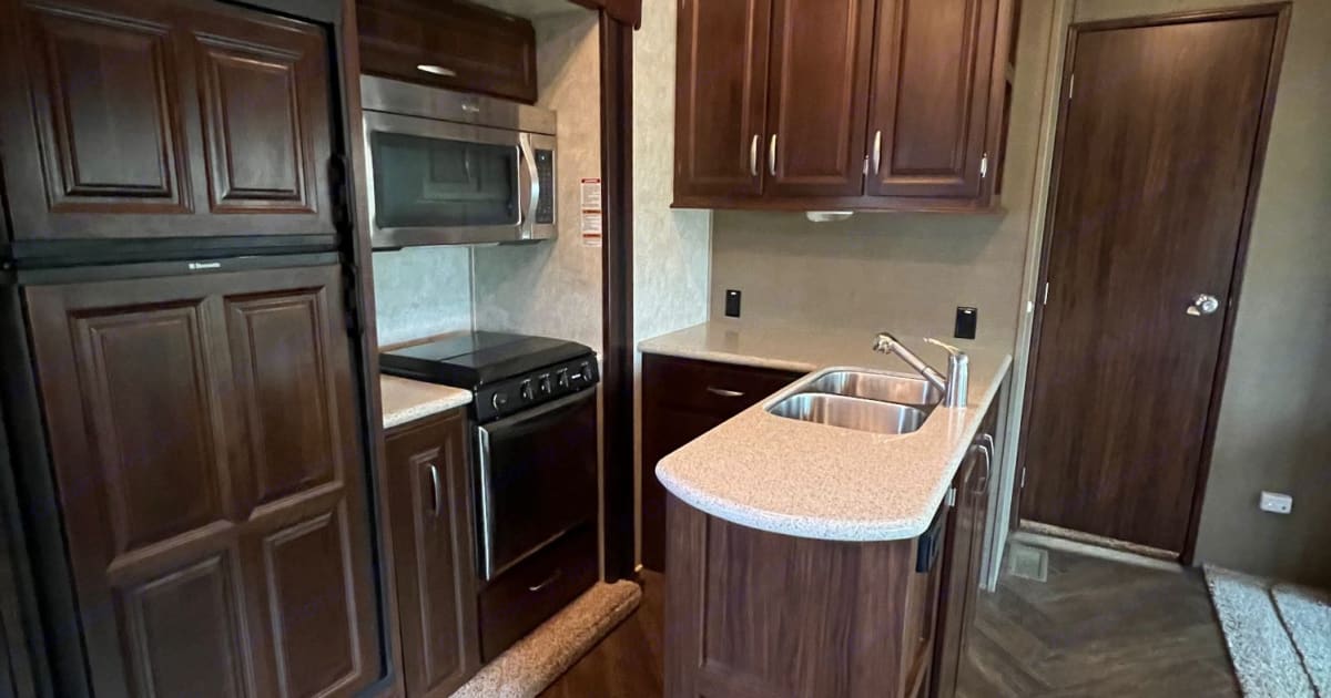 2014 Keystone Montana Mountaineer Fifth-wheel Rental in Gulfport, MS ...