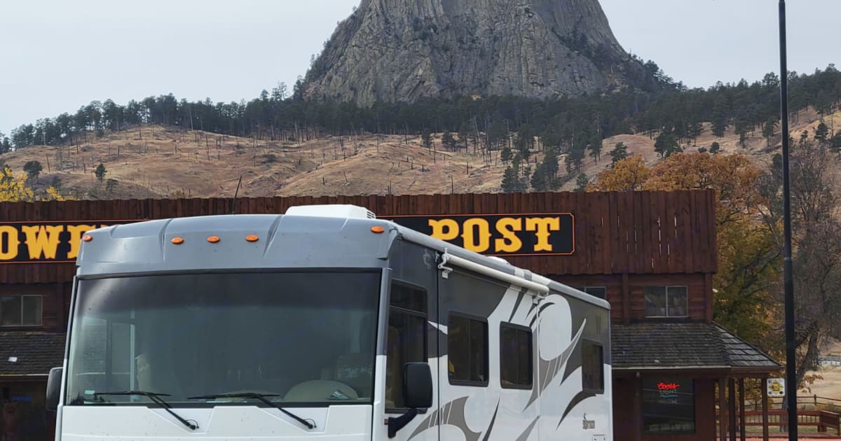2010 Winnebago Sightseer Class A Rental in Moorhead, MN | Outdoorsy