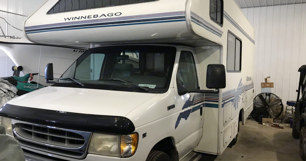1998 Winnebago Minnie Winnie Class B Rental in Pittstown, NJ | Outdoorsy