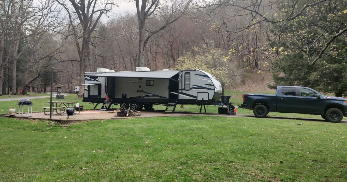 2022 Forest River Cherokee Alpha Wolf Travel trailer Rental in Franklin ...