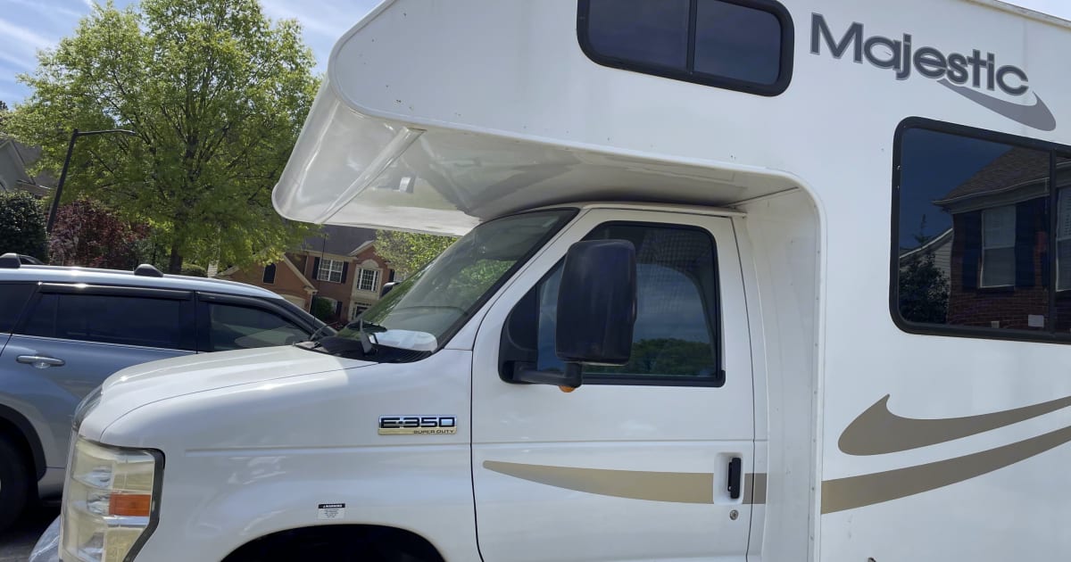 2011 Four Winds Majestic Motorhome Rental in MABLETON, GA | Outdoorsy