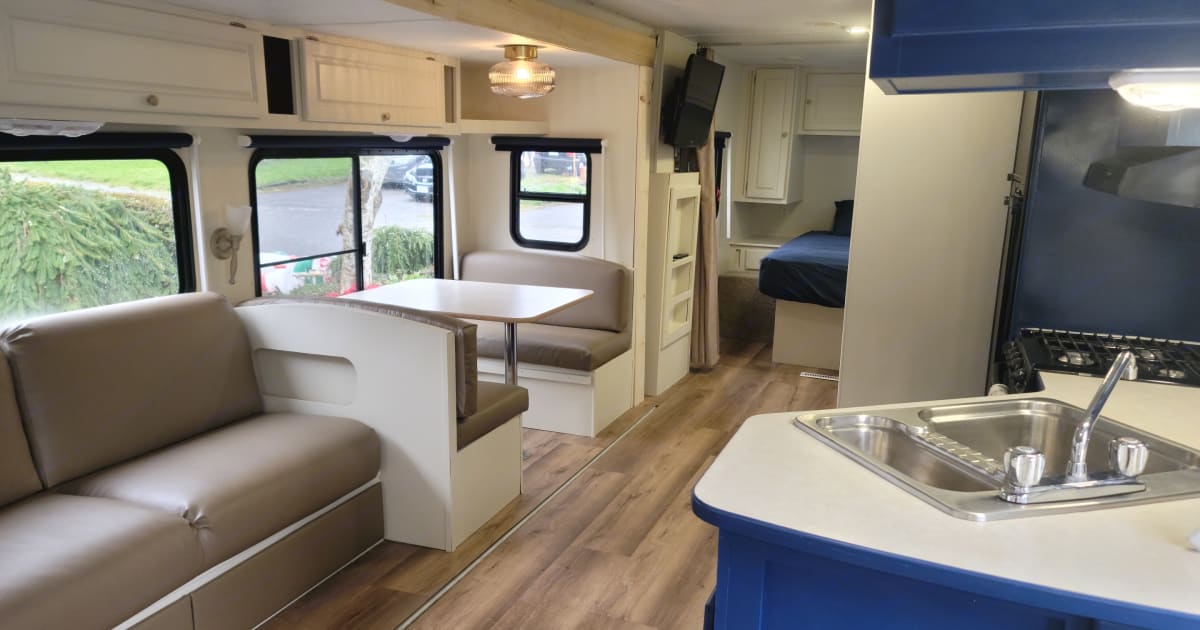 2007 Thor Summit Travel trailer Rental in Delta, BC | Outdoorsy