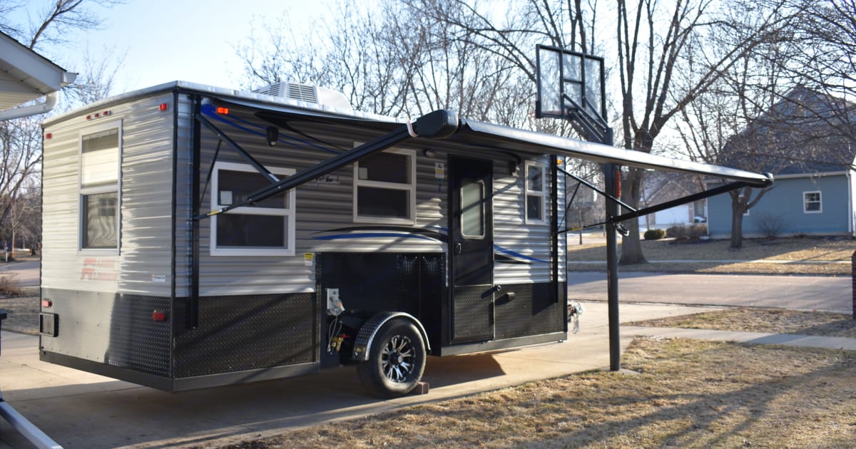 2024 Ice Castle Fish Houses Rv Edition Standard Travel trailer Rental ...