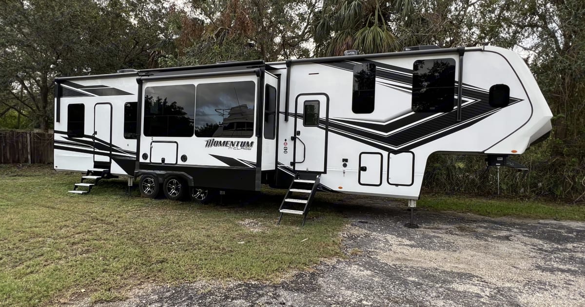 2022 Grand Design Momentum Toy Hauler Fifth-wheel Rental in Palmetto ...