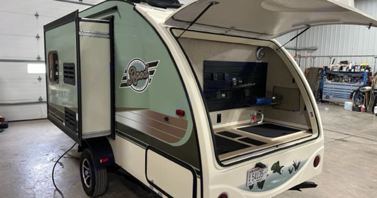 2016 R-Pod 183G Travel trailer Rental in Sturgeon Bay, WI | Outdoorsy