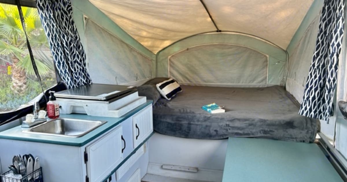 1999 Coachmen Clipper Travel trailer Rental in Poway, CA | Outdoorsy
