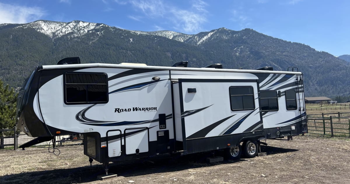 2015 Heartland RVs Road Warrior Toy Hauler Fifth-wheel Rental in ...