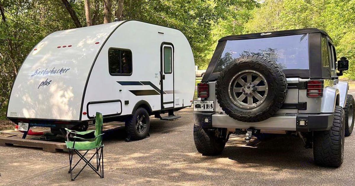 2021 Braxton Creek Bushwhacker Plus Travel trailer Rental in Houston ...