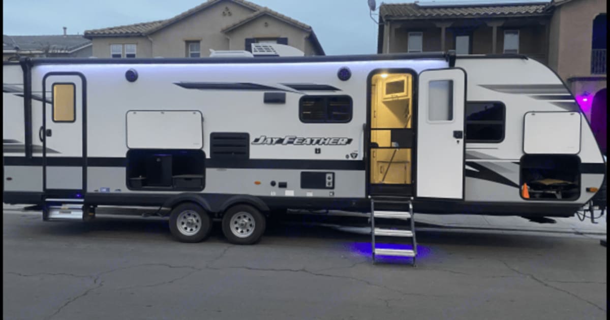 2022 Jayco Jay Feather Travel trailer Rental in Perris, CA | Outdoorsy