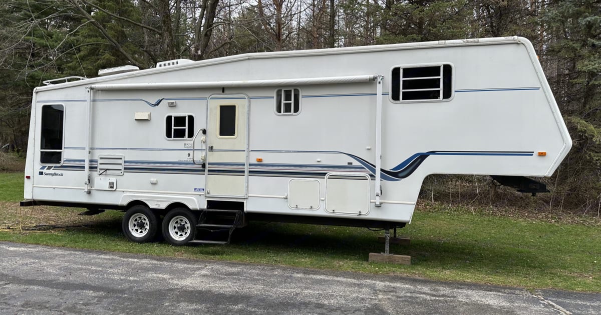 2001 Sunnybrook Sunnybrook Fifth Wheel Fifth-wheel Rental in Plymouth ...