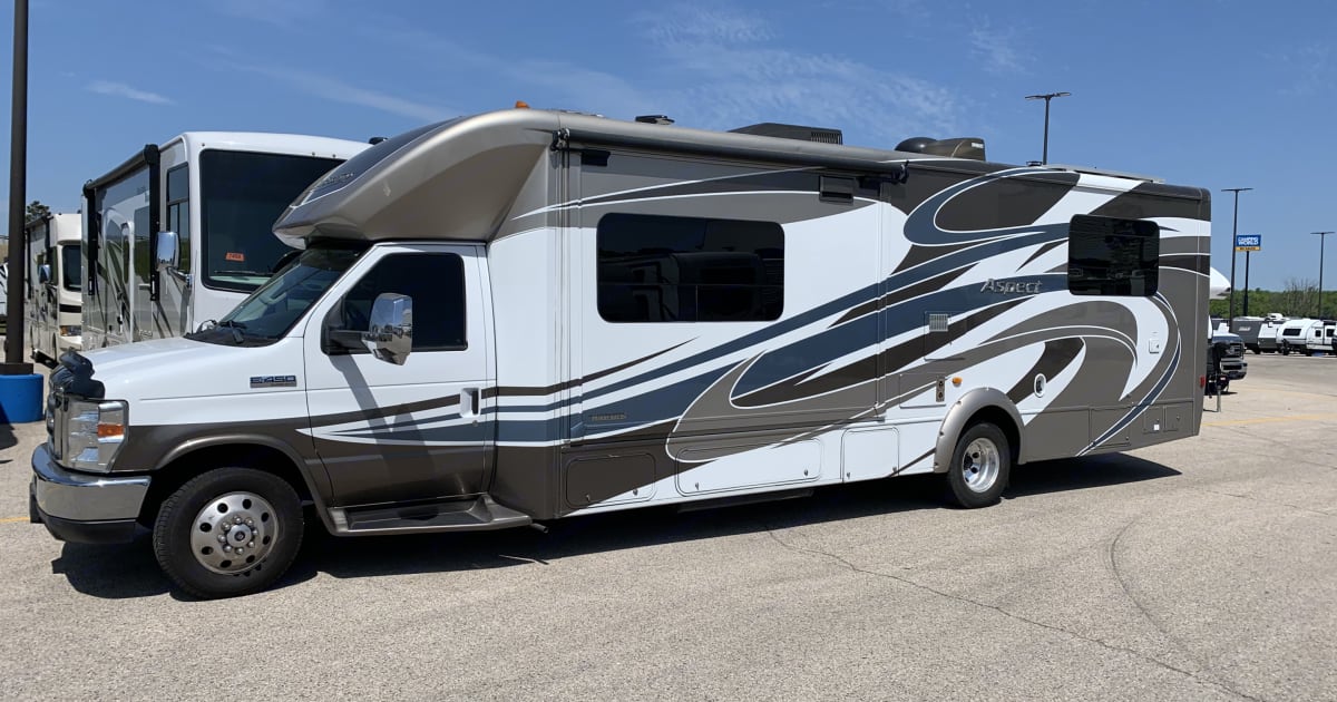 2015 Winnebago Aspect Class C Rental in Brookfield, WI | Outdoorsy