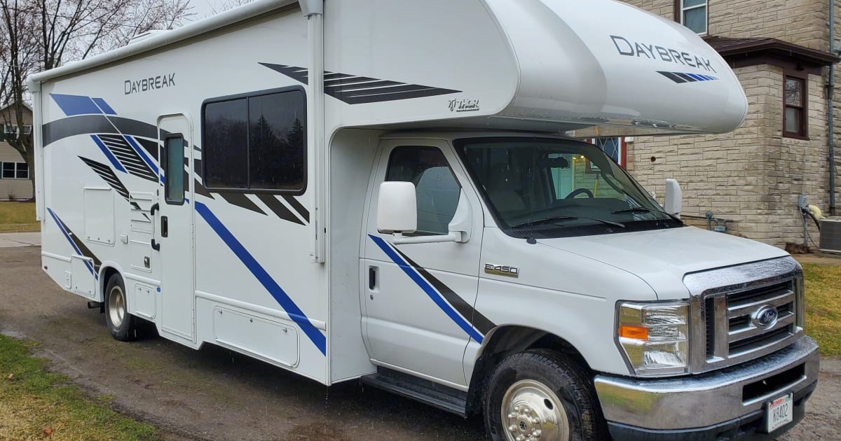 2021 Thor Motor Coach Daybreak 27DB Class C Rental in Hilbert, WI ...