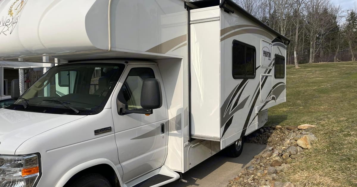 2016 Nexus RV Phantom Motorhome Rental in Chardon, OH | Outdoorsy