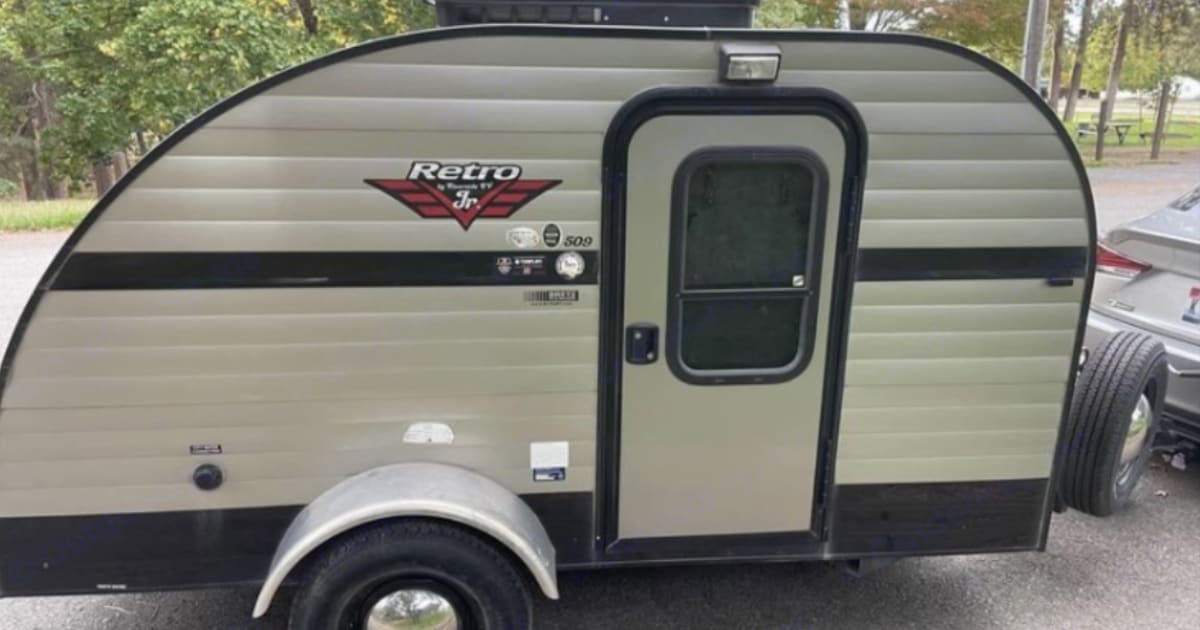 2017 Riverside RV RETRO Travel trailer Rental in Hayden, ID | Outdoorsy