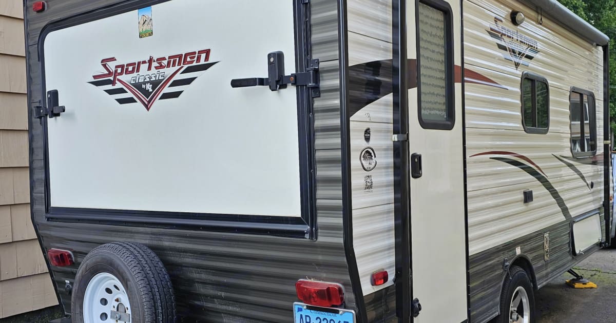2016 Sportsmen Classic Travel trailer Rental in East Haven, CT | Outdoorsy