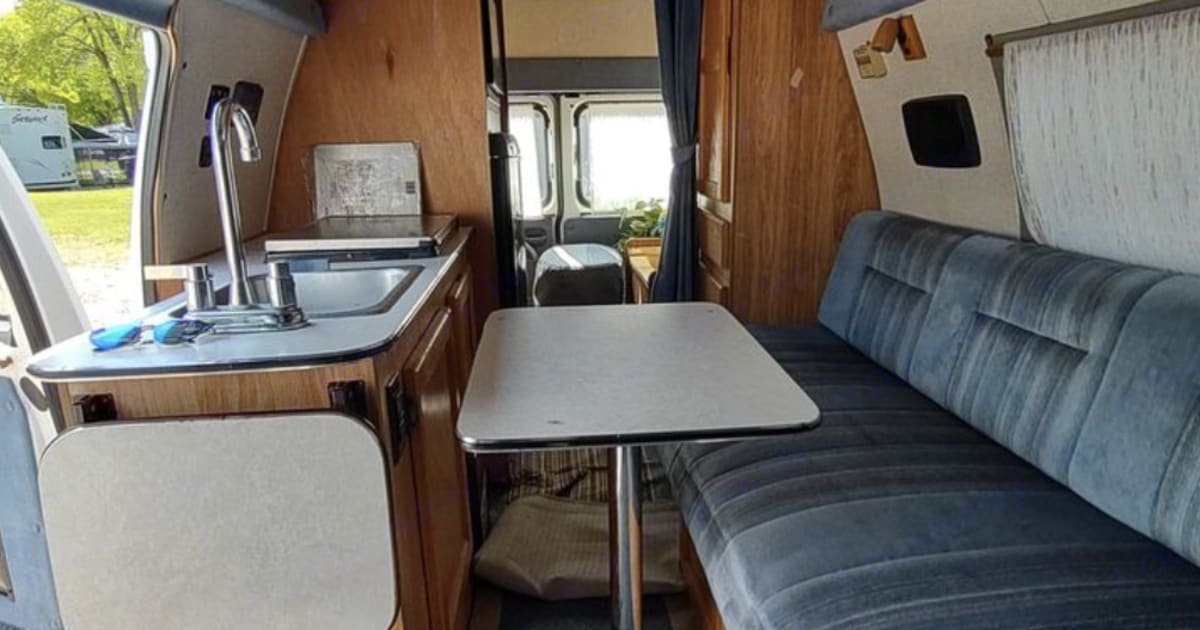 1992 Ford Coachman Class B Rental in Montréal, QC | Outdoorsy