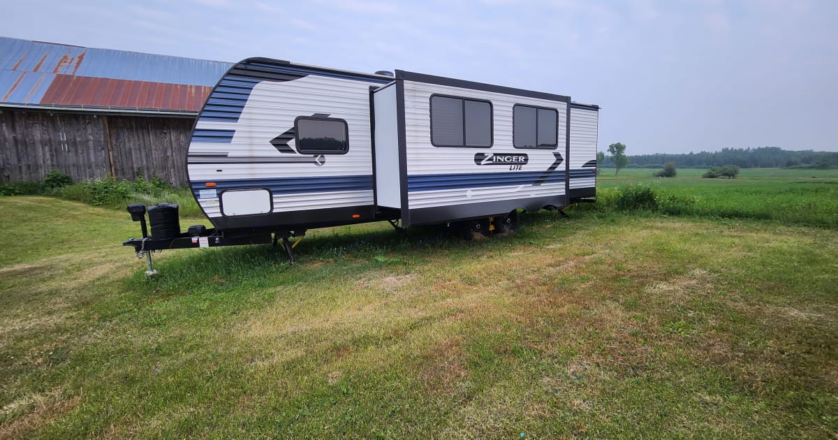 2019 Crossroads RV 280BH Travel trailer Rental in Marion, WI | Outdoorsy