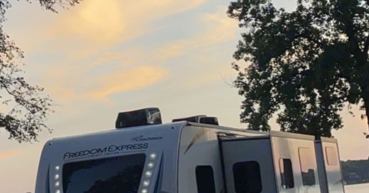 2021 Forest River Coachmen Freedom Express Liberty Travel trailer ...