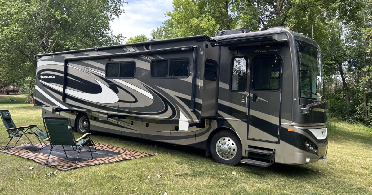 2011 Fleetwood Expedition 38B Class A Rental in Prior Lake, MN | Outdoorsy