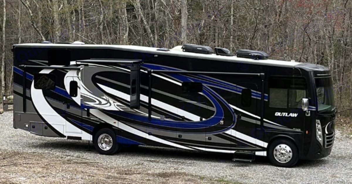 Photos | 2019 Thor Outlaw Class A Rental in Putnam, CT | Outdoorsy