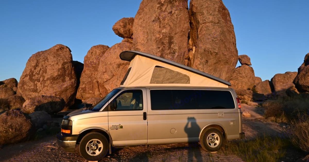 2006 Safari 18 MC Camper van Rental in Bromont, QC | Outdoorsy