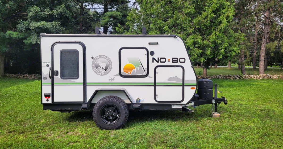 2022 Forest River NoBo 10.6 Toy hauler Rental in L'Assomption, QC | Outdoorsy