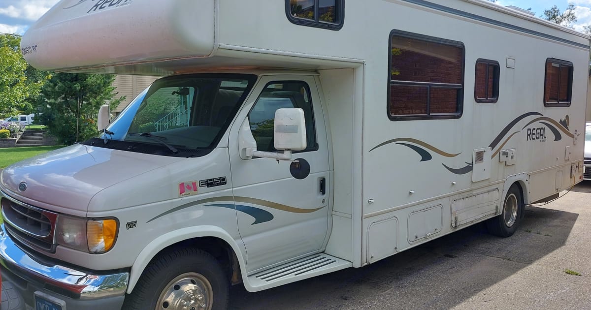 2002 Triple E Regal Class C Rental in New Hamburg, ON | Outdoorsy