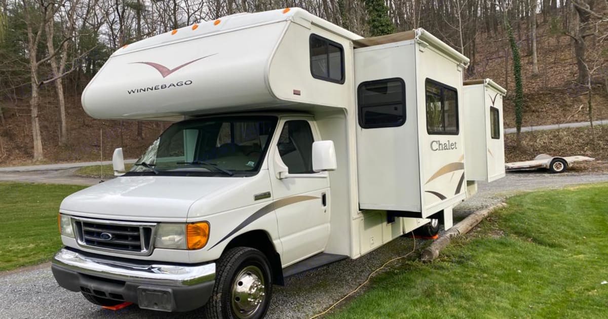 2007 Winnebago Chalet Class C Rental in Bedford, PA | Outdoorsy