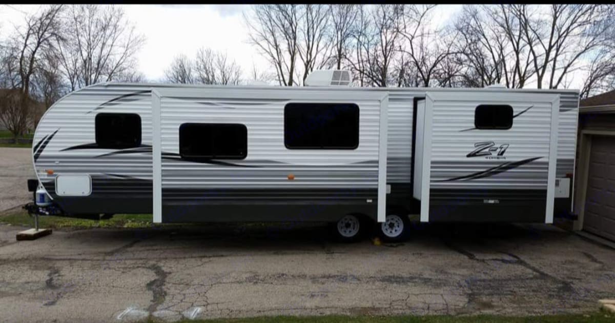 2016 Crossroads RV Z-1 Travel trailer Rental in Deerfield, WI | Outdoorsy