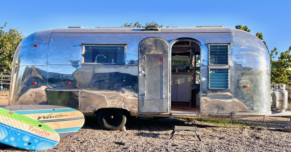 1960 Airstream Land Yacht Travel trailer Rental in OAK HILLS, CA ...