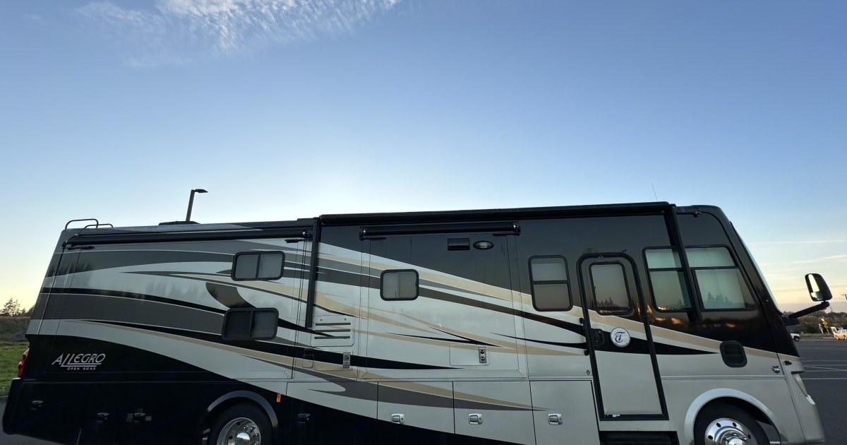 2011 Allegro Allegro Motorhome Class A Rental in La Center, WA | Outdoorsy