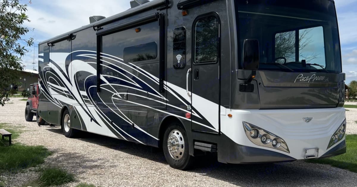 2020 Fleetwood Pace Arrow LXE 38K Class A Rental in Gilbert, AZ | Outdoorsy