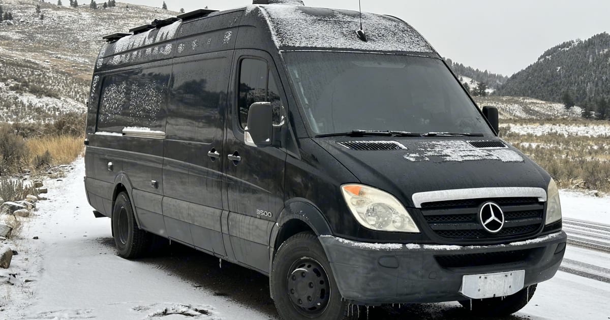 2008 Mercedes-Benz Sprinter Camper van Rental in boca raton, FL | Outdoorsy