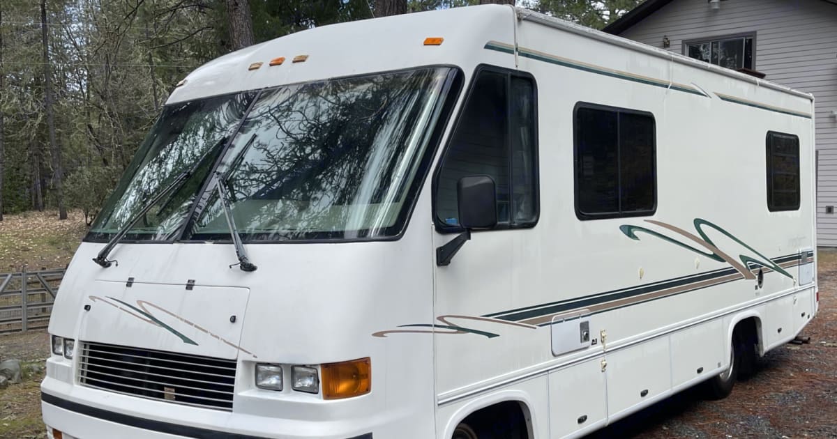 1998 Georgie Boy Pursuit 2601 Class A Rental in Grants Pass, OR | Outdoorsy