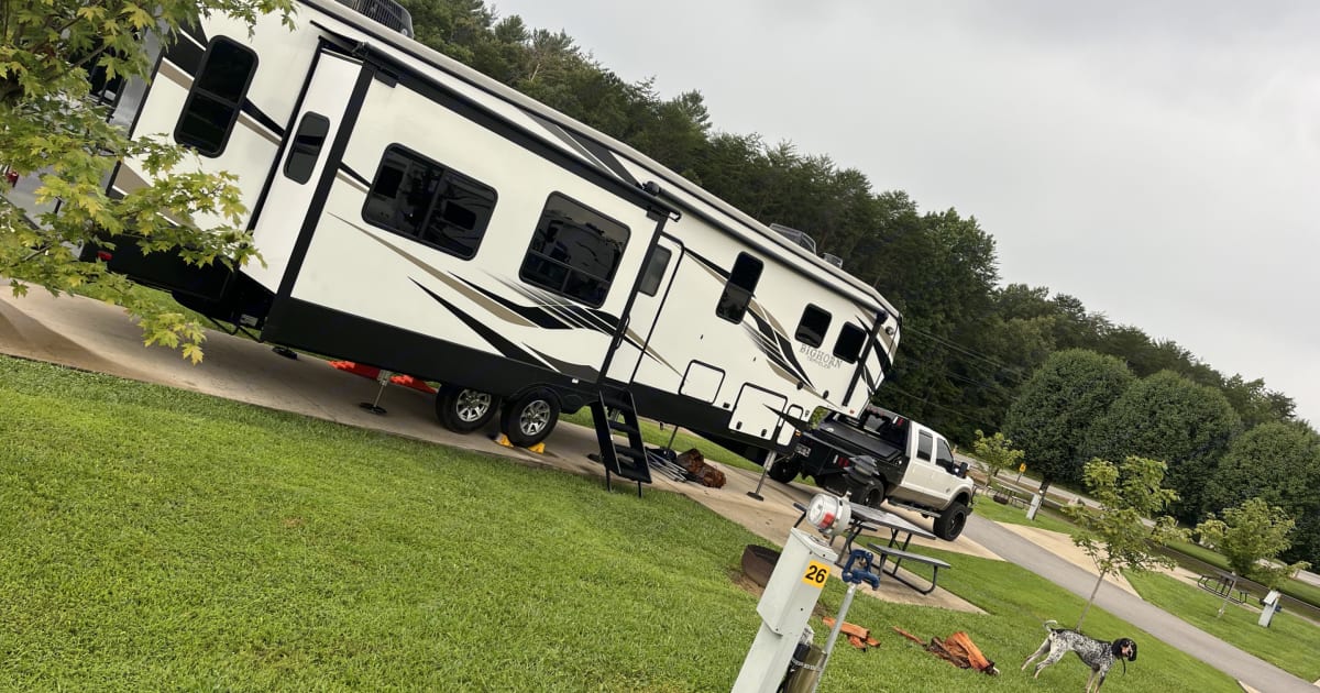 2021 Heartland RVs Bighorn Traveler Fifth-wheel Rental in Maryville, TN ...