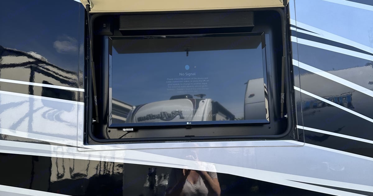 2022 Tiffin Motorhomes Allegro Red Class A Rental in Orlando, FL ...