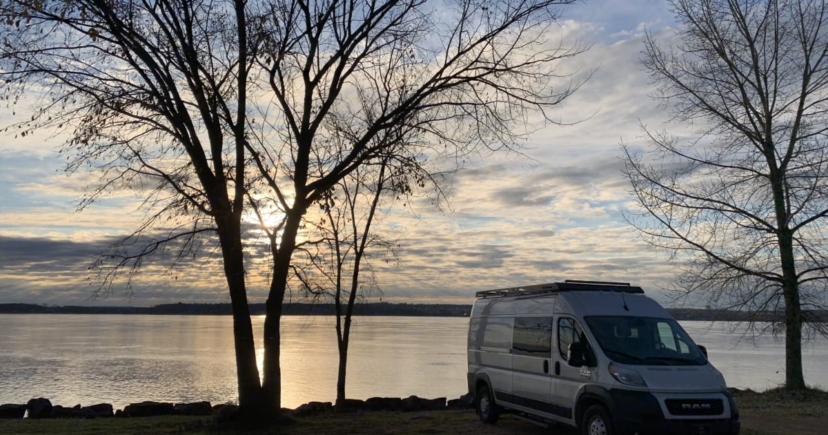 Photos | 2022 RAM (Chrysler) Promaster 2500 Class B Rental in Laval, QC ...