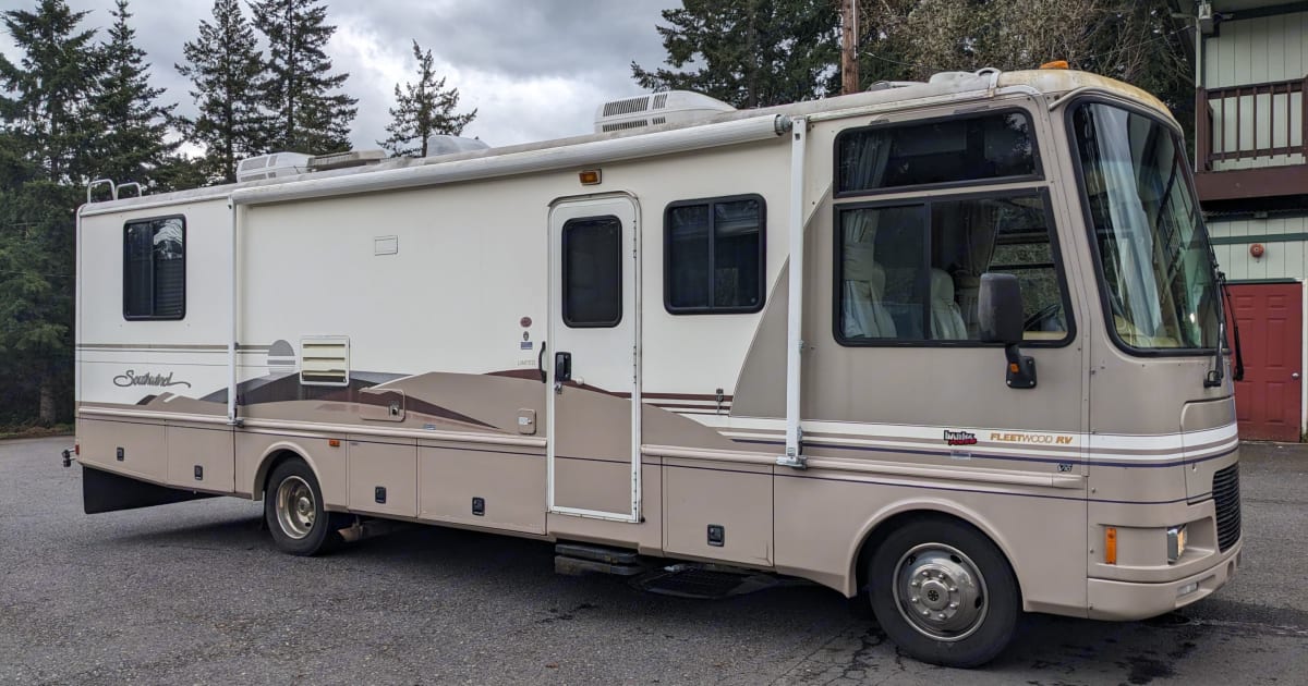 2000 Southwind Southwind Motorhome Class A Rental in Colton, OR | Outdoorsy