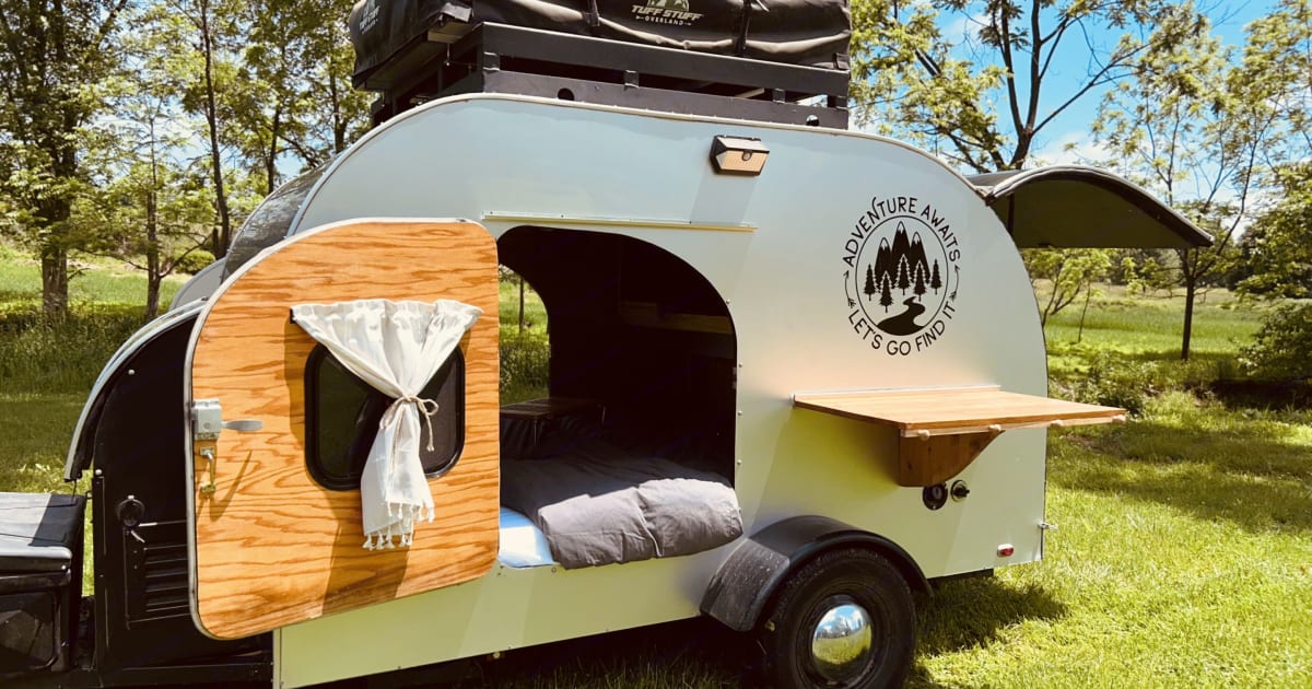 2013 Custom Custom Travel trailer Rental in Lovettsville, VA | Outdoorsy