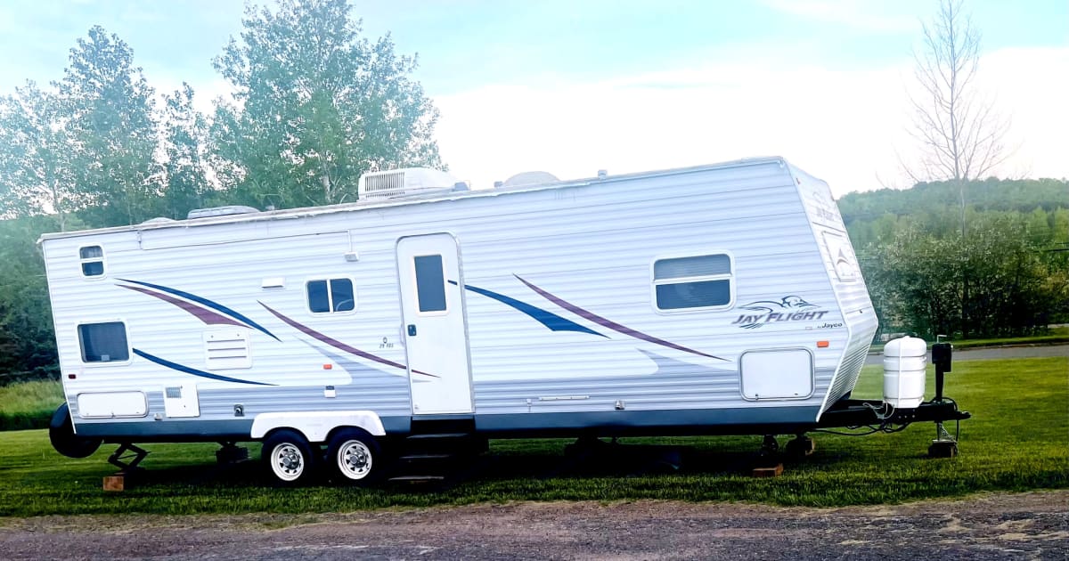 2006 Jayco Jay Flight Travel trailer Rental in Alpha, MI | Outdoorsy