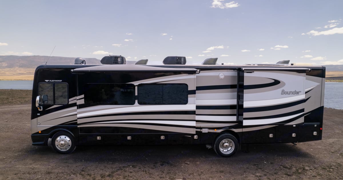 2017 Bounder Bounder Motorhome Class A Rental in Taylorsville, UT ...