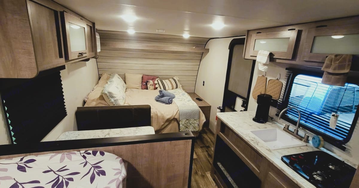 2024 Coleman 17B Travel trailer Rental in O'Fallon, IL | Outdoorsy